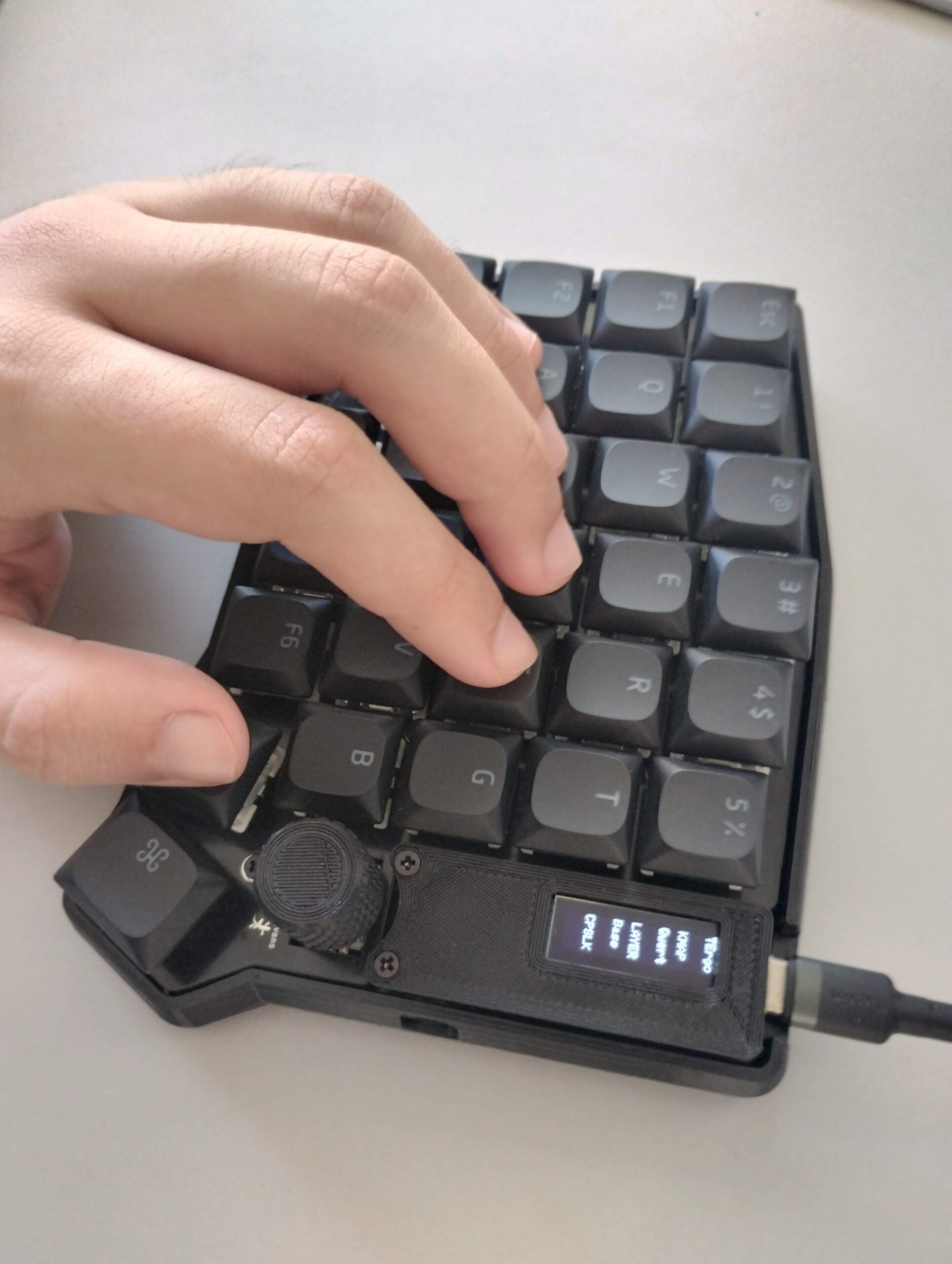 Tergo - Teclado Ergonômico Dividido do Brasil
